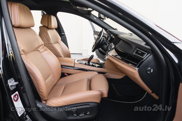 Melns BMW 7 Series 2014 Tallina, ar dzinēja tilpumu 3.00 L un nobraukumu 298 tūkst. km par 15999 €, foto 10 vietnē AUTOMOTO.COM.LV