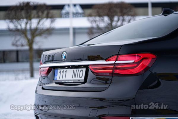 Black BMW 7 Series 2015 in Tartu, with an engine capacity of 3.00 L and mileage of 199 thousand km for 27900 €, photo 11 on AUTOMOTO.COM.LV