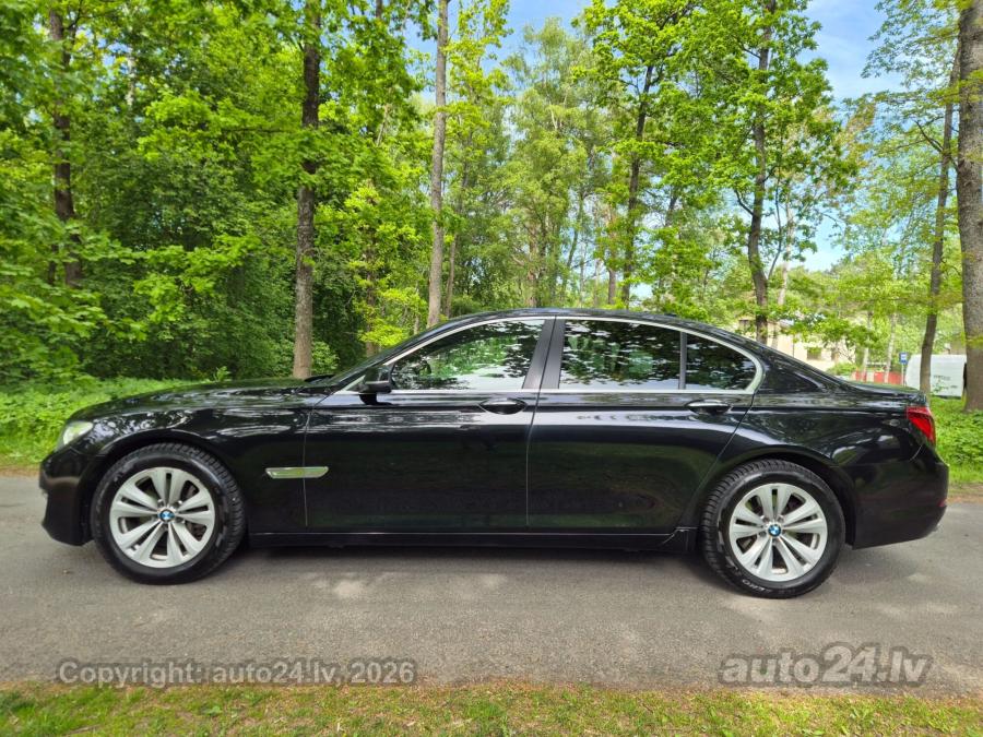 Black BMW 7 Series 2015 in Tallinn, with an engine capacity of 3.00 L and mileage of 186 thousand km for 17900 €, photo 7 on AUTOMOTO.COM.LV