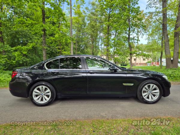 Black BMW 7 Series 2015 in Tallinn, with an engine capacity of 3.00 L and mileage of 186 thousand km for 17900 €, photo 7 on AUTOMOTO.COM.LV