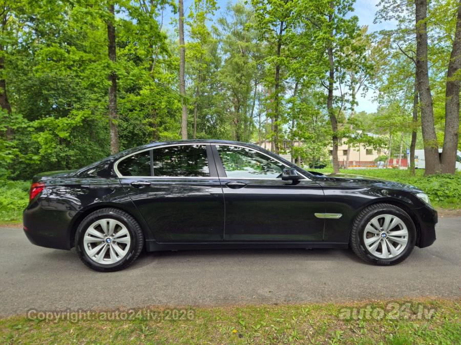 Black BMW 7 Series 2015 in Tallinn, with an engine capacity of 3.00 L and mileage of 186 thousand km for 17900 €, photo 8 on AUTOMOTO.COM.LV