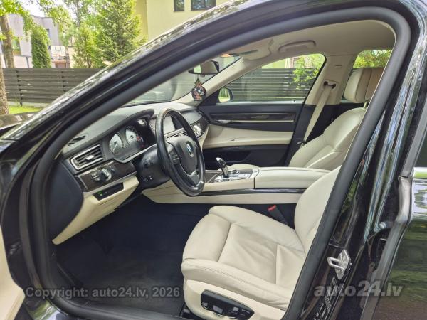 Black BMW 7 Series 2015 in Tallinn, with an engine capacity of 3.00 L and mileage of 186 thousand km for 17900 €, photo 10 on AUTOMOTO.COM.LV