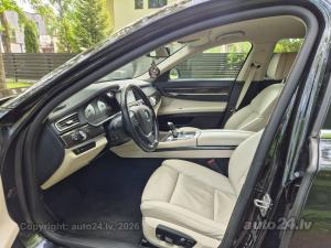 Black BMW 7 Series 2015 in Tallinn, with an engine capacity of 3.00 L and mileage of 186 thousand km for 17900 €, photo 11 on AUTOMOTO.COM.LV