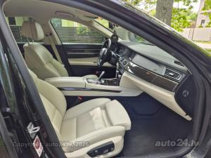 Black BMW 7 Series 2015 in Tallinn, with an engine capacity of 3.00 L and mileage of 186 thousand km for 17900 €, photo 13 on AUTOMOTO.COM.LV