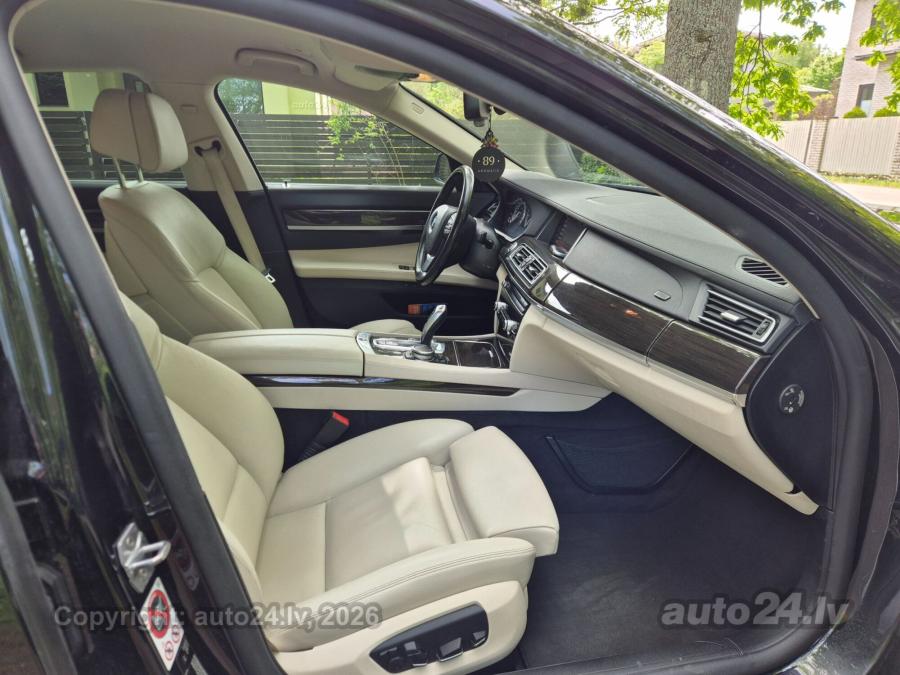 Black BMW 7 Series 2015 in Tallinn, with an engine capacity of 3.00 L and mileage of 186 thousand km for 17900 €, photo 13 on AUTOMOTO.COM.LV