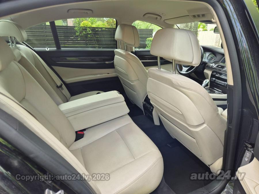 Black BMW 7 Series 2015 in Tallinn, with an engine capacity of 3.00 L and mileage of 186 thousand km for 17900 €, photo 14 on AUTOMOTO.COM.LV