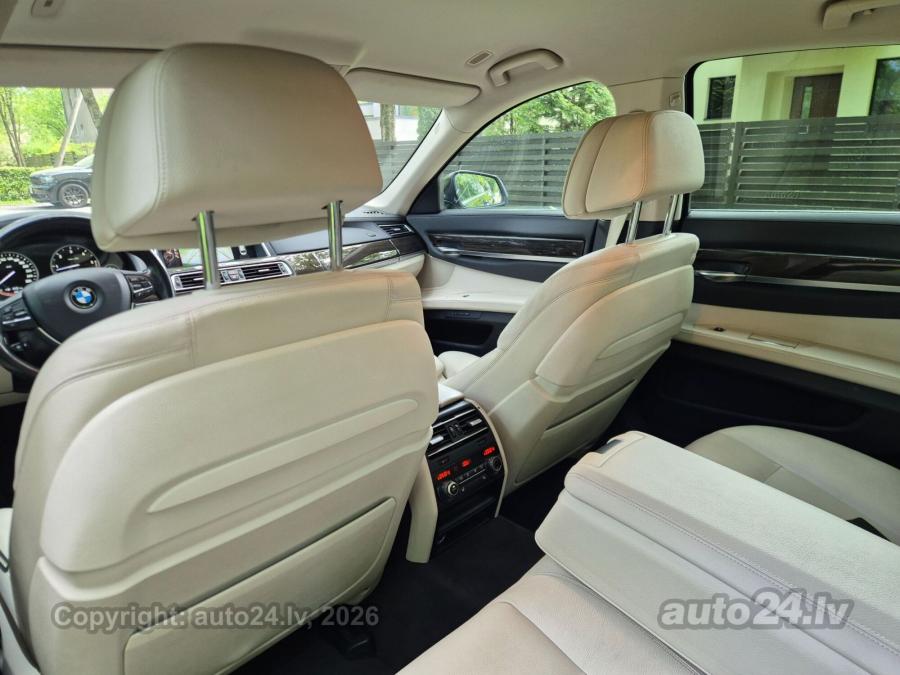 Black BMW 7 Series 2015 in Tallinn, with an engine capacity of 3.00 L and mileage of 186 thousand km for 17900 €, photo 16 on AUTOMOTO.COM.LV
