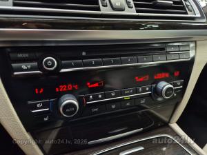 Black BMW 7 Series 2015 in Tallinn, with an engine capacity of 3.00 L and mileage of 186 thousand km for 17900 €, photo 17 on AUTOMOTO.COM.LV