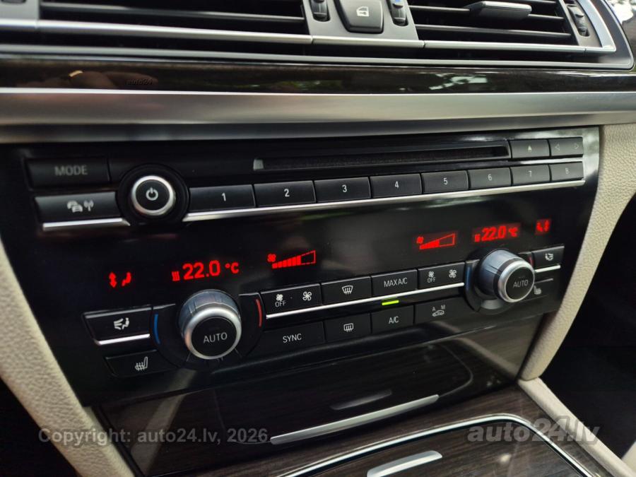 Black BMW 7 Series 2015 in Tallinn, with an engine capacity of 3.00 L and mileage of 186 thousand km for 17900 €, photo 17 on AUTOMOTO.COM.LV