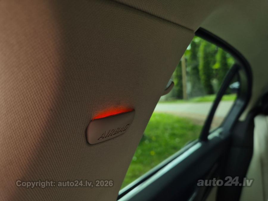 Black BMW 7 Series 2015 in Tallinn, with an engine capacity of 3.00 L and mileage of 186 thousand km for 17900 €, photo 22 on AUTOMOTO.COM.LV
