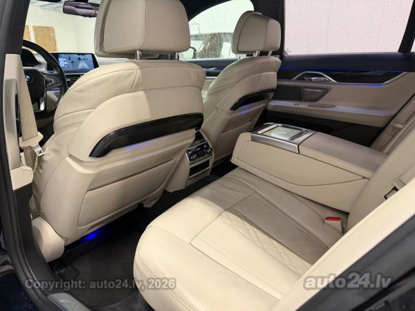 Black BMW 7 Series 2015 in Tallinn, with an engine capacity of 3.00 L and mileage of 254 thousand km for 21000 €, photo 11 on AUTOMOTO.COM.LV