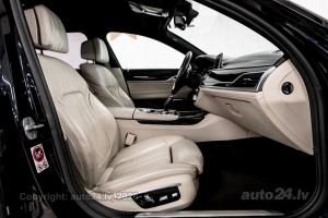 Black BMW 7 Series 2015 in Parnu, with an engine capacity of 3.00 L and mileage of 254 thousand km for 23490 €, photo 13 on AUTOMOTO.COM.LV
