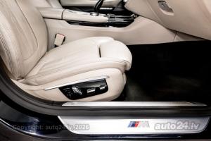 Black BMW 7 Series 2015 in Parnu, with an engine capacity of 3.00 L and mileage of 254 thousand km for 23490 €, photo 15 on AUTOMOTO.COM.LV