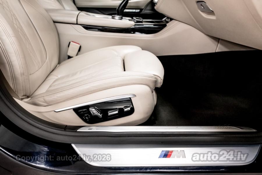 Black BMW 7 Series 2015 in Parnu, with an engine capacity of 3.00 L and mileage of 254 thousand km for 23490 €, photo 15 on AUTOMOTO.COM.LV