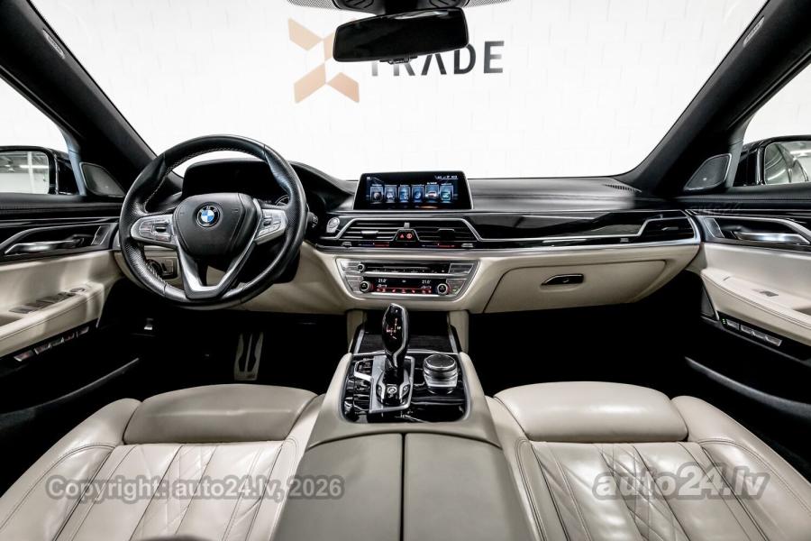 Black BMW 7 Series 2015 in Parnu, with an engine capacity of 3.00 L and mileage of 254 thousand km for 23490 €, photo 17 on AUTOMOTO.COM.LV