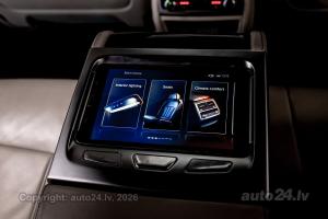 Black BMW 7 Series 2015 in Parnu, with an engine capacity of 3.00 L and mileage of 254 thousand km for 23490 €, photo 21 on AUTOMOTO.COM.LV