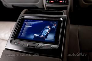 Black BMW 7 Series 2015 in Parnu, with an engine capacity of 3.00 L and mileage of 254 thousand km for 23490 €, photo 22 on AUTOMOTO.COM.LV