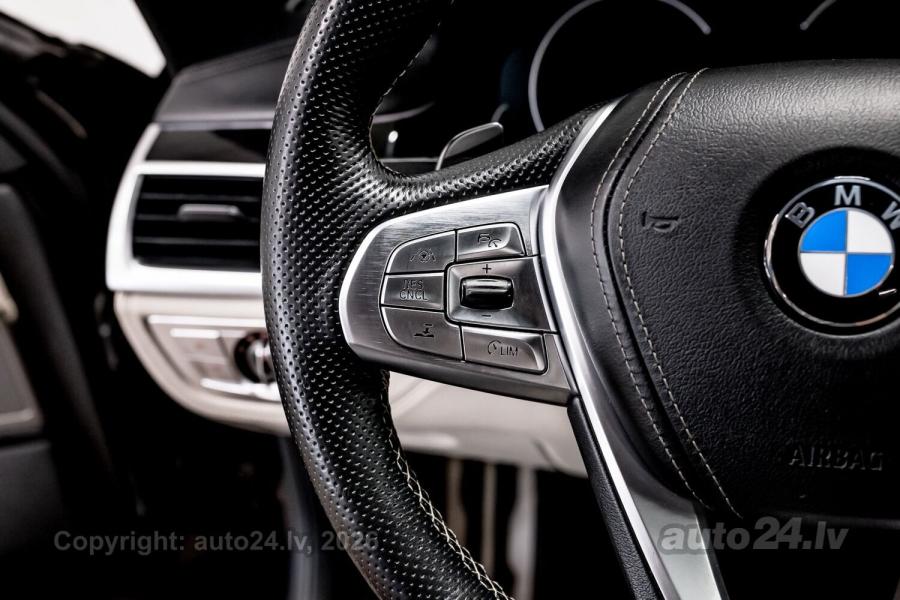 Black BMW 7 Series 2015 in Parnu, with an engine capacity of 3.00 L and mileage of 254 thousand km for 23490 €, photo 25 on AUTOMOTO.COM.LV