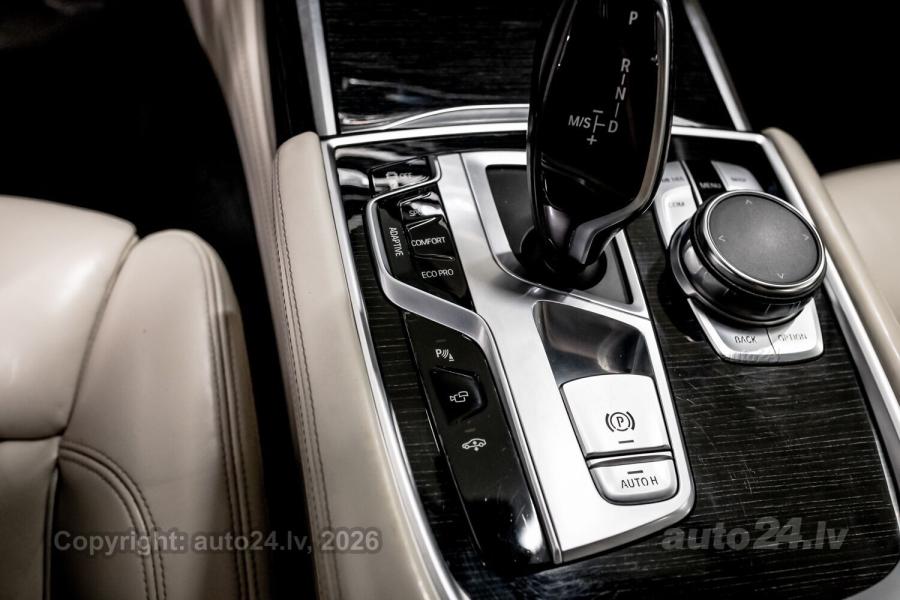 Black BMW 7 Series 2015 in Parnu, with an engine capacity of 3.00 L and mileage of 254 thousand km for 23490 €, photo 26 on AUTOMOTO.COM.LV