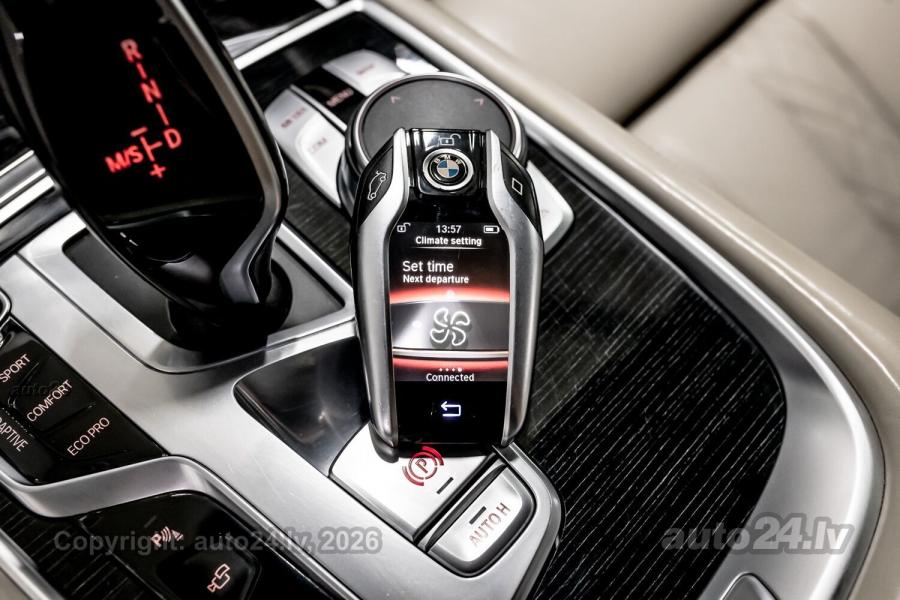 Black BMW 7 Series 2015 in Parnu, with an engine capacity of 3.00 L and mileage of 254 thousand km for 23490 €, photo 27 on AUTOMOTO.COM.LV