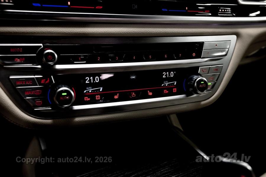 Black BMW 7 Series 2015 in Parnu, with an engine capacity of 3.00 L and mileage of 254 thousand km for 23490 €, photo 28 on AUTOMOTO.COM.LV