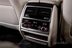 Black BMW 7 Series 2015 in Parnu, with an engine capacity of 3.00 L and mileage of 254 thousand km for 23490 €, photo 29 on AUTOMOTO.COM.LV