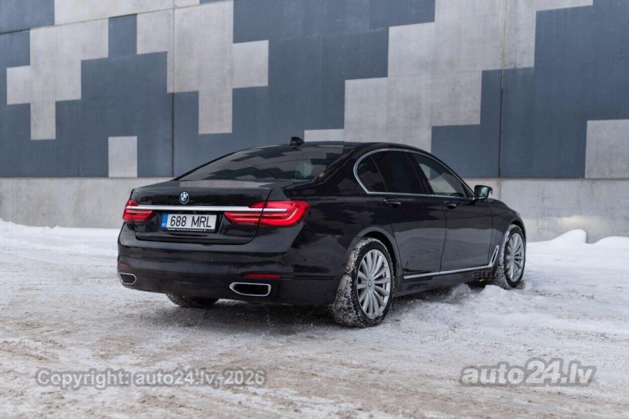 Black BMW 7 Series 2016 in Tallinn, with an engine capacity of 3.00 L and mileage of 262 thousand km for 24449 €, photo 6 on AUTOMOTO.COM.LV