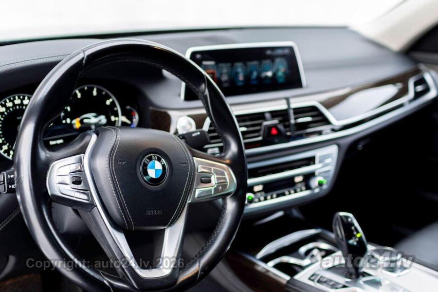 Black BMW 7 Series 2016 in Tallinn, with an engine capacity of 3.00 L and mileage of 262 thousand km for 24449 €, photo 10 on AUTOMOTO.COM.LV