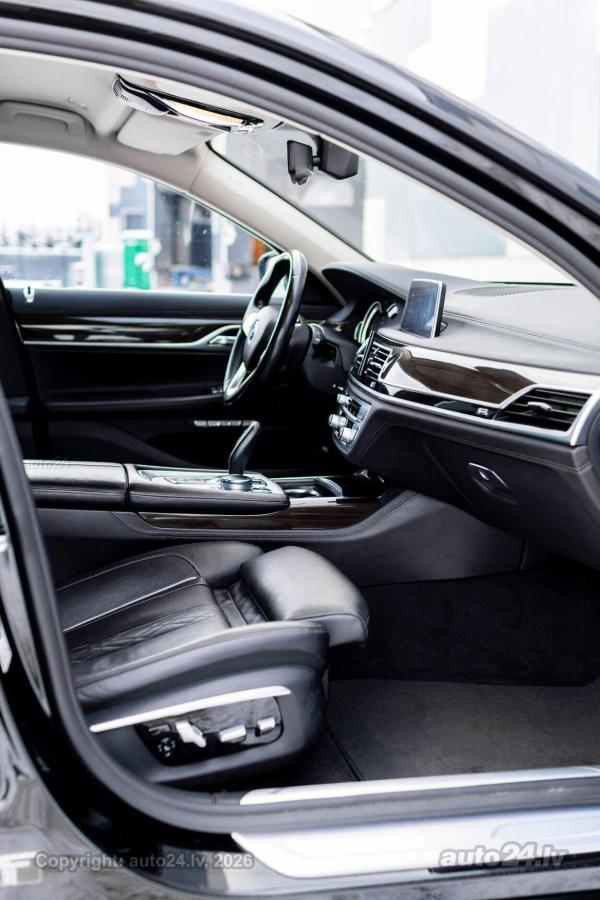 Melns BMW 7 Series 2016 Tallina, ar dzinēja tilpumu 3.00 L un nobraukumu 262 tūkst. km par 24449 €, foto 11 vietnē AUTOMOTO.COM.LV