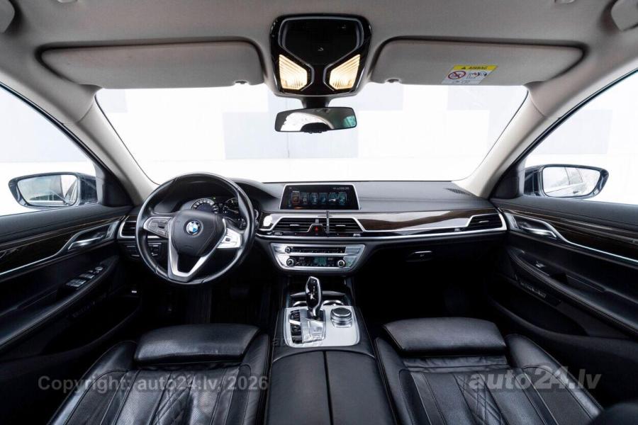 Black BMW 7 Series 2016 in Tallinn, with an engine capacity of 3.00 L and mileage of 262 thousand km for 24449 €, photo 13 on AUTOMOTO.COM.LV