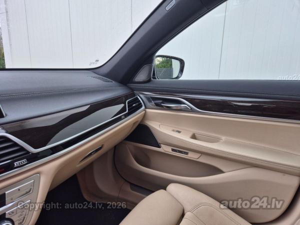Black BMW 7 Series 2016 in Tartu, with an engine capacity of 3.00 L and mileage of 218 thousand km for 24800 €, photo 8 on AUTOMOTO.COM.LV