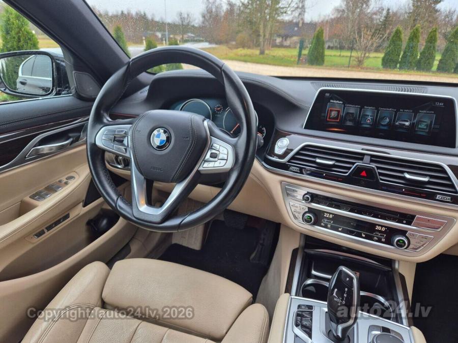 Melns BMW 7 Series 2016 Tartu, ar dzinēja tilpumu 3.00 L un nobraukumu 218 tūkst. km par 24800 €, foto 10 vietnē AUTOMOTO.COM.LV
