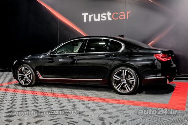 Melns BMW 7 Series 2016 Pērnava, ar dzinēja tilpumu 3.00 L un nobraukumu 200 tūkst. km par 24990 €, foto 7 vietnē AUTOMOTO.COM.LV