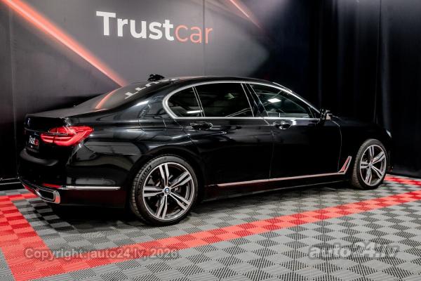 Melns BMW 7 Series 2016 Pērnava, ar dzinēja tilpumu 3.00 L un nobraukumu 200 tūkst. km par 24990 €, foto 8 vietnē AUTOMOTO.COM.LV