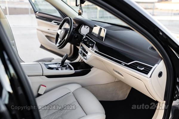 Black BMW 7 Series 2016 in Tallinn, with an engine capacity of 3.00 L and mileage of 190 thousand km for 37900 €, photo 8 on AUTOMOTO.COM.LV