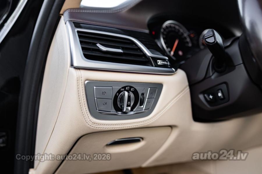Melns BMW 7 Series 2016 Tallina, ar dzinēja tilpumu 3.00 L un nobraukumu 190 tūkst. km par 37900 €, foto 16 vietnē AUTOMOTO.COM.LV