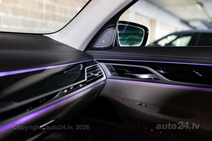 Melns BMW 7 Series 2016 Tallina, ar dzinēja tilpumu 3.00 L un nobraukumu 190 tūkst. km par 37900 €, foto 23 vietnē AUTOMOTO.COM.LV
