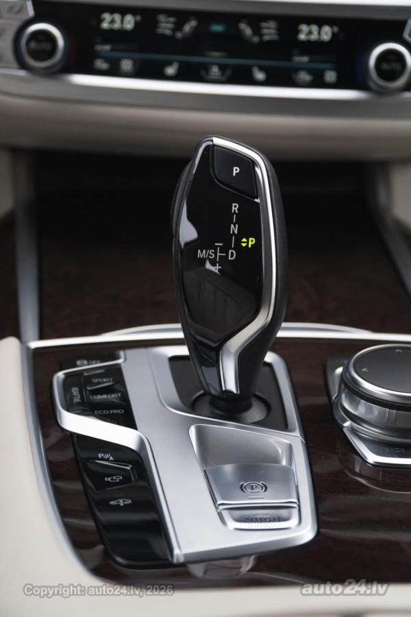 Melns BMW 7 Series 2016 Tallina, ar dzinēja tilpumu 4.40 L un nobraukumu 168 tūkst. km par 28000 €, foto 5 vietnē AUTOMOTO.COM.LV