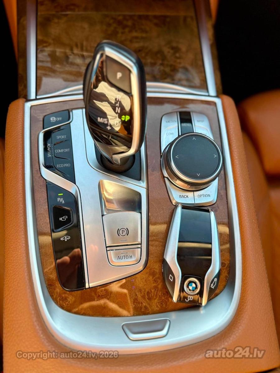 Melns BMW 7 Series 2016 Tallina, ar dzinēja tilpumu 3.00 L un nobraukumu 229 tūkst. km par 23900 €, foto 19 vietnē AUTOMOTO.COM.LV