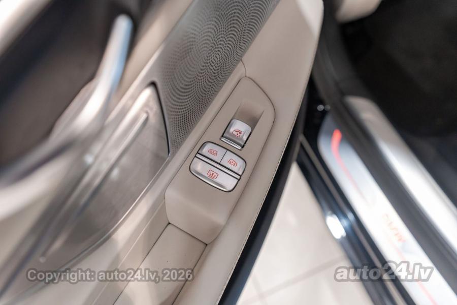 Black BMW 7 Series 2016 in Tallinn, with an engine capacity of 2.99 L and mileage of 120 thousand km for 32990 €, photo 15 on AUTOMOTO.COM.LV