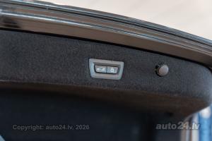 Black BMW 7 Series 2016 in Tallinn, with an engine capacity of 2.99 L and mileage of 120 thousand km for 32990 €, photo 19 on AUTOMOTO.COM.LV