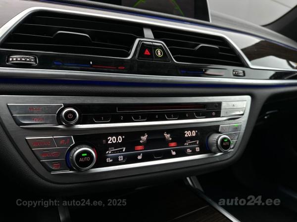 Black BMW 7 Series 2017 in Tallinn, with an engine capacity of 3.00 L and mileage of 221 thousand km for 25900 €, photo 11 on AUTOMOTO.COM.LV