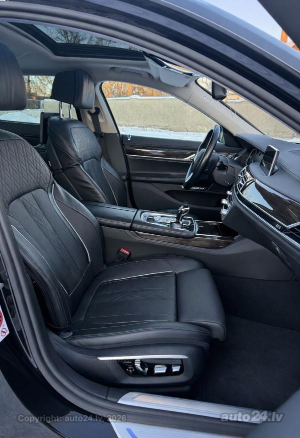 Black BMW 7 Series 2017 in Tartu, with an engine capacity of 2.00 L and mileage of 210 thousand km for 26000 €, photo 7 on AUTOMOTO.COM.LV