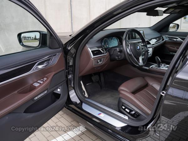 Black BMW 7 Series 2017 in Tallinn, with an engine capacity of 3.00 L and mileage of 130 thousand km for 30900 €, photo 8 on AUTOMOTO.COM.LV