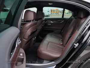 Black BMW 7 Series 2017 in Tallinn, with an engine capacity of 3.00 L and mileage of 130 thousand km for 30900 €, photo 16 on AUTOMOTO.COM.LV