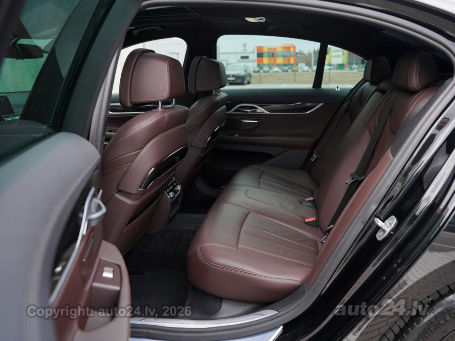 Black BMW 7 Series 2017 in Tallinn, with an engine capacity of 3.00 L and mileage of 130 thousand km for 30900 €, photo 16 on AUTOMOTO.COM.LV