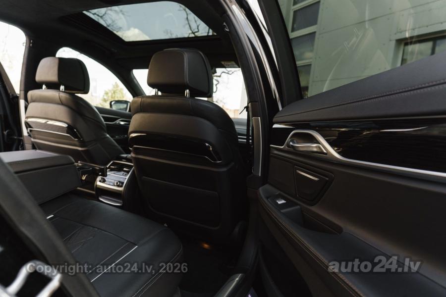 Melns BMW 7 Series 2017 Tartu, ar dzinēja tilpumu 3.00 L un nobraukumu 139 tūkst. km par 28900 €, foto 23 vietnē AUTOMOTO.COM.LV