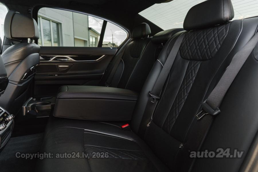 Melns BMW 7 Series 2017 Tartu, ar dzinēja tilpumu 3.00 L un nobraukumu 139 tūkst. km par 28900 €, foto 25 vietnē AUTOMOTO.COM.LV
