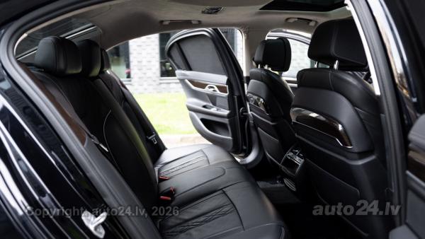 Black BMW 7 Series 2017 in Tallinn, with an engine capacity of 3.00 L and mileage of 111 thousand km for 32000 €, photo 10 on AUTOMOTO.COM.LV