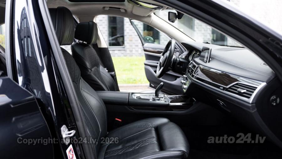 Melns BMW 7 Series 2017 Tallina, ar dzinēja tilpumu 3.00 L un nobraukumu 111 tūkst. km par 32000 €, foto 12 vietnē AUTOMOTO.COM.LV